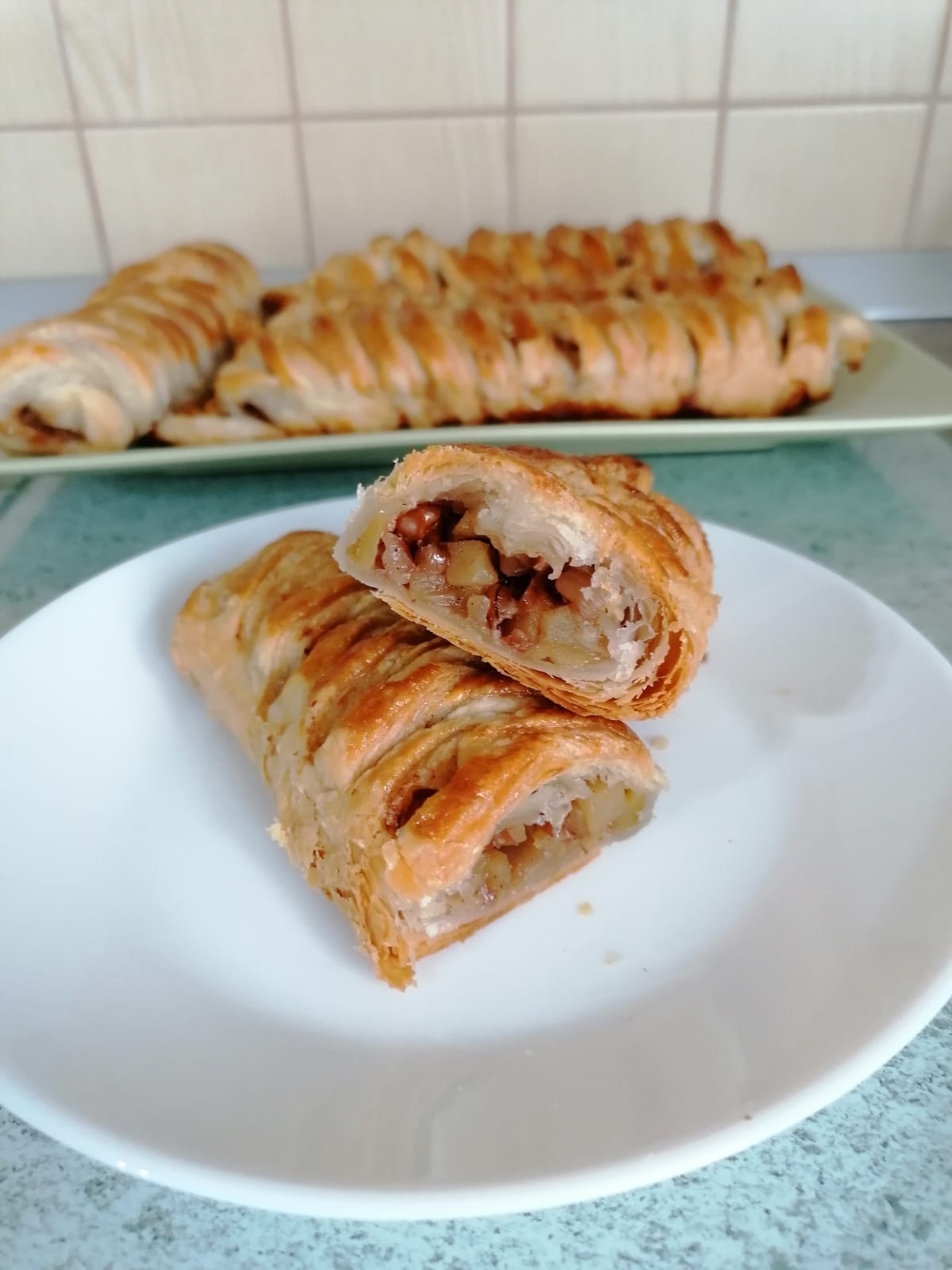 Ștrudel cu mere și nuci - Creioane Colorate